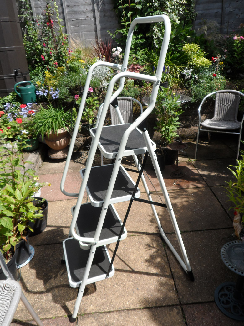 4 Step Ladder Heavy Duty Folding Steel Non Slip Safety Hand Rails – YBA ...